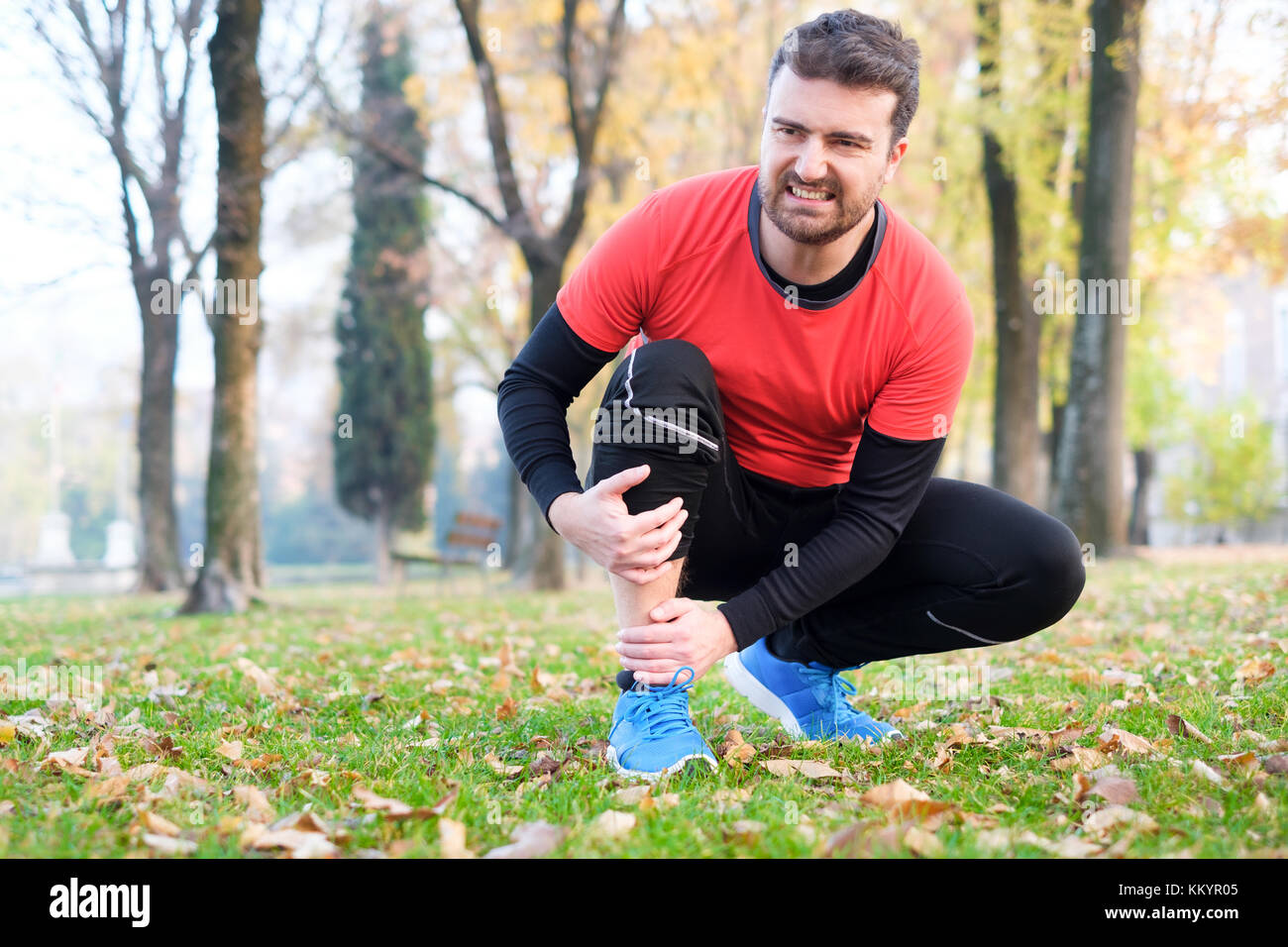 Running injury man hi-res stock photography and images - Alamy