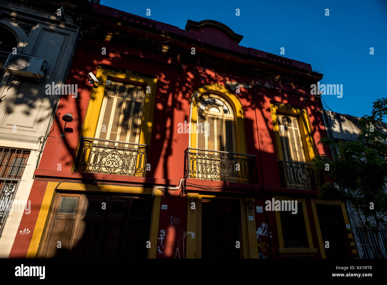 Colonial architecture in Montevideo, Uruguay Stock Photo - Alamy