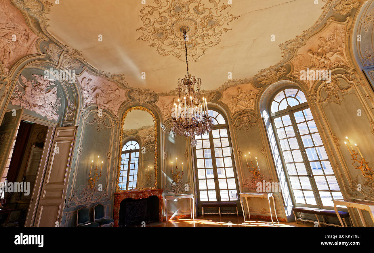 Bourgeois interiors hi-res stock photography and images - Alamy