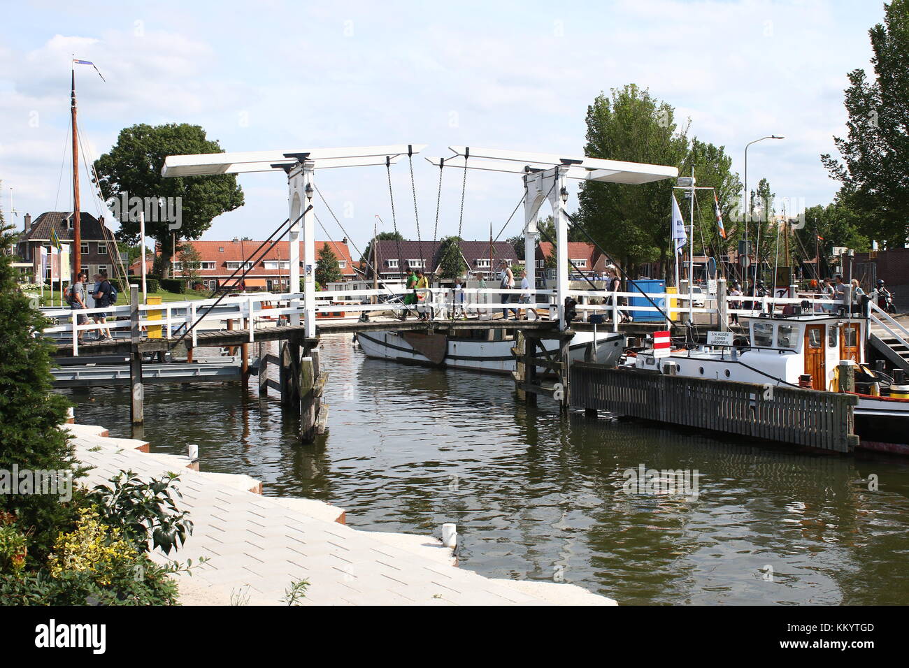 Wooden drwa bridge hi-res stock photography and images - Alamy