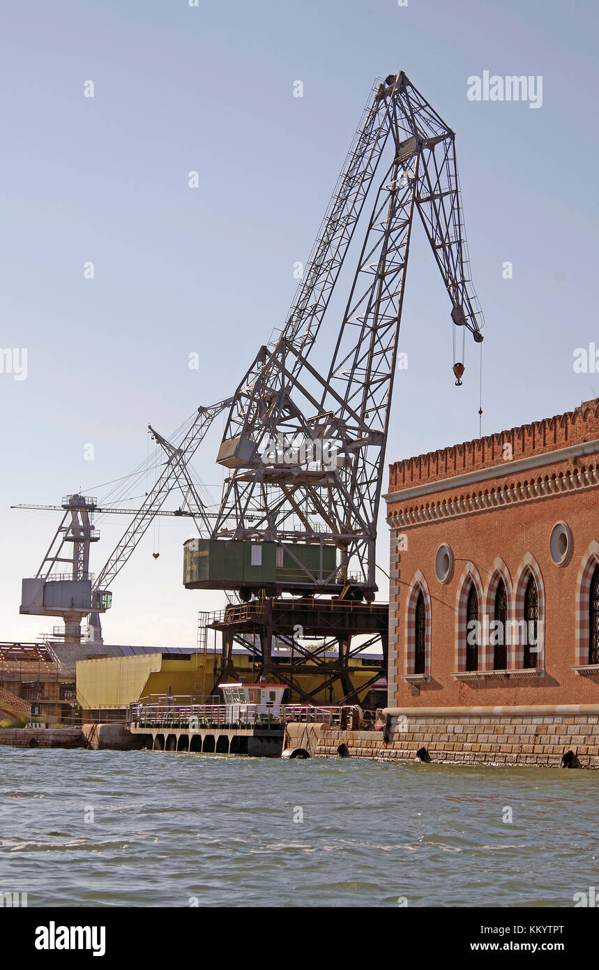 Three Cranes Stock Photos & Three Cranes Stock Images - Alamy