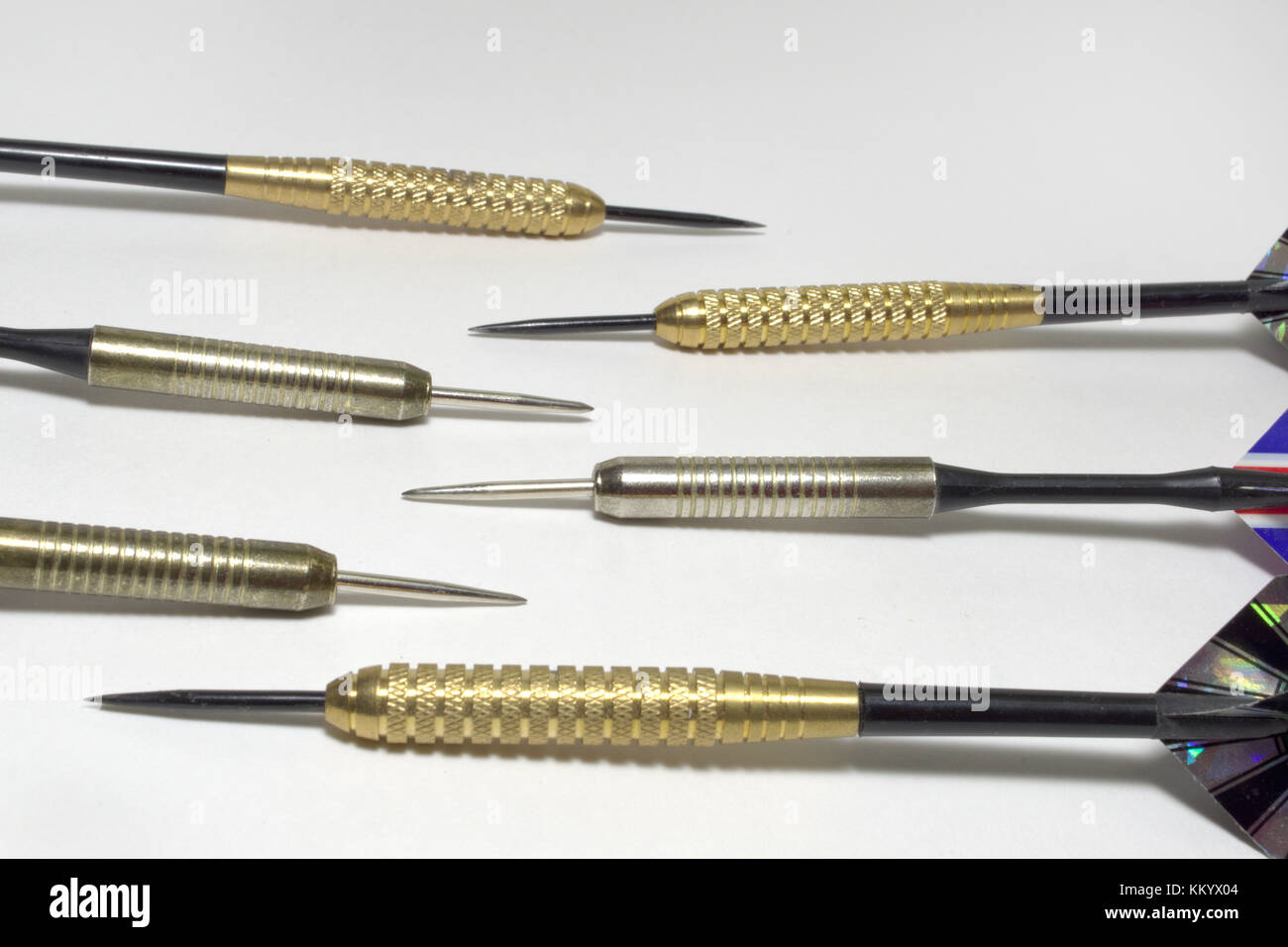 Darts sharp tips and barrels of brass, stainless steel. Professional ...
