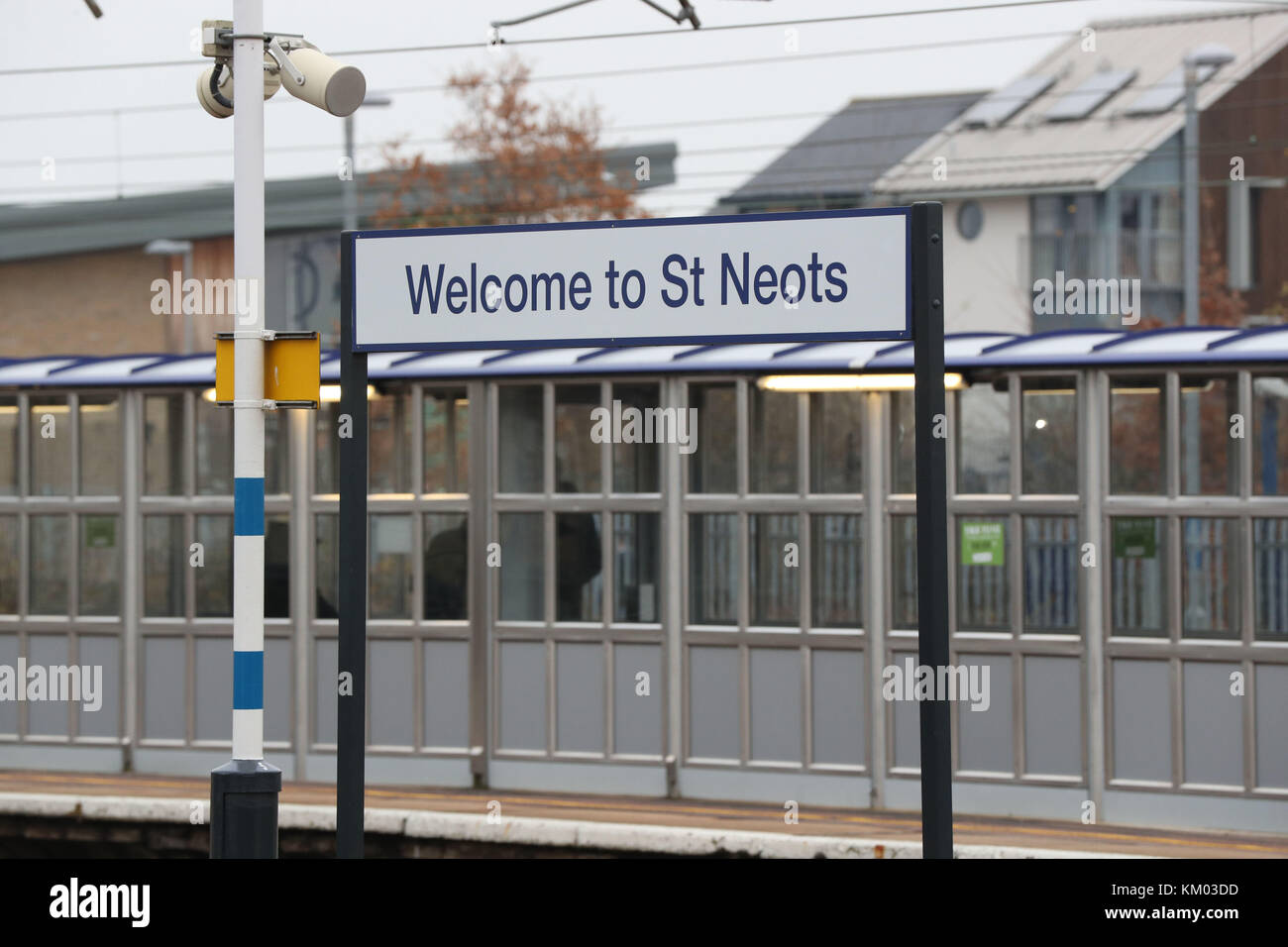 A general view of St Neots railway station, Bedfordshire Stock Photo ...