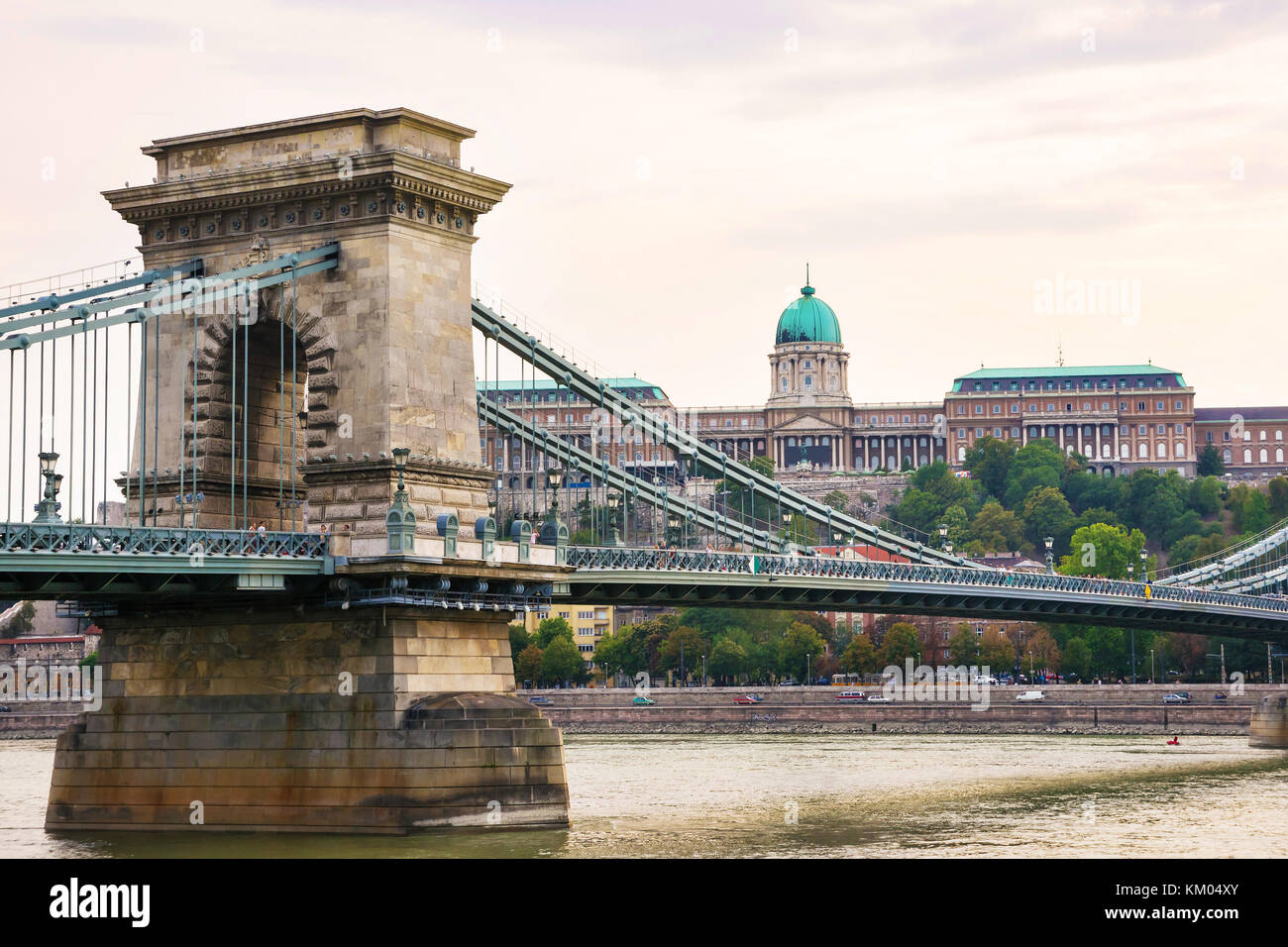 Chain Bridge above the Danube River and Buda Castle in Budapest ...