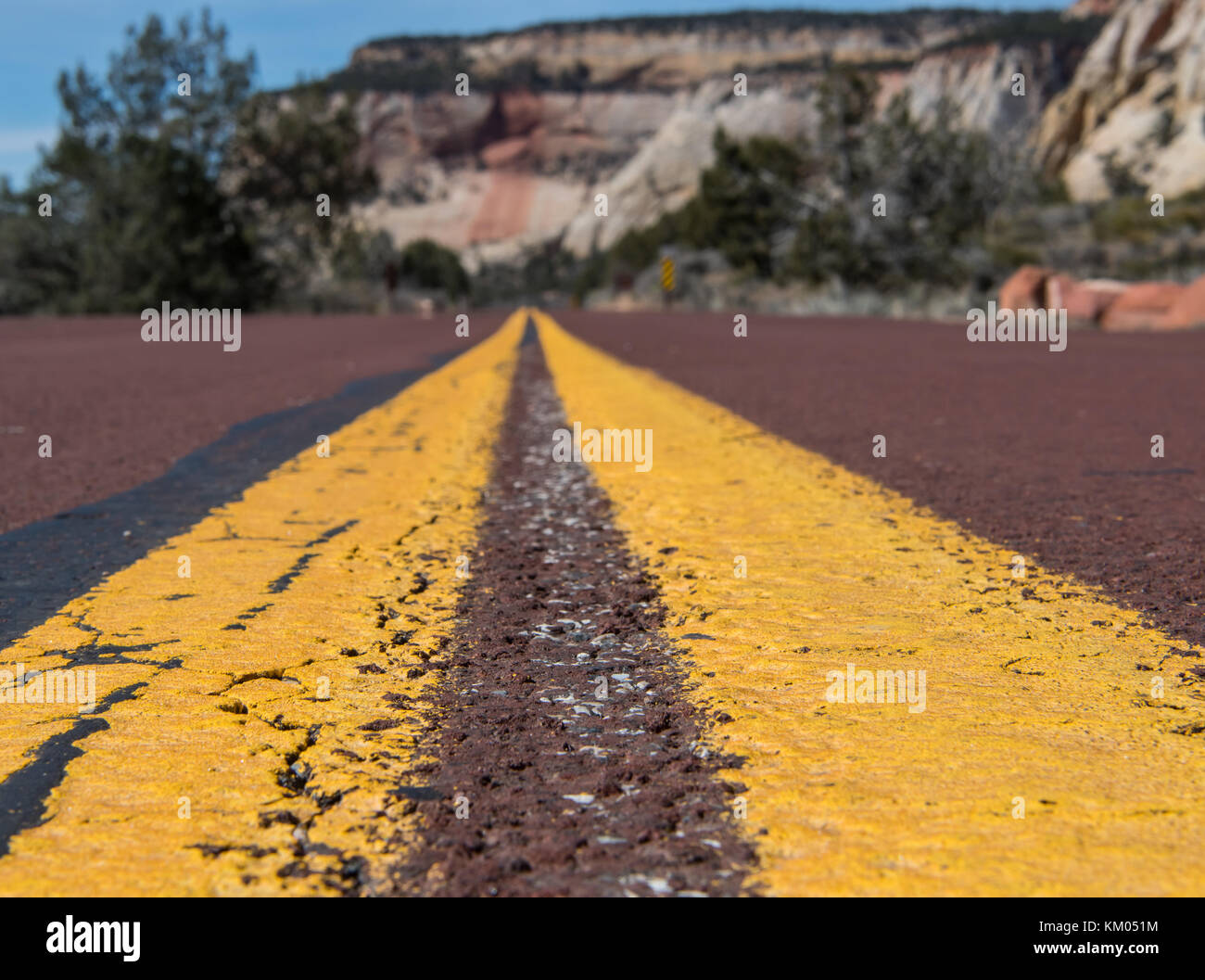 Pavement stripe close up hi-res stock photography and images - Alamy