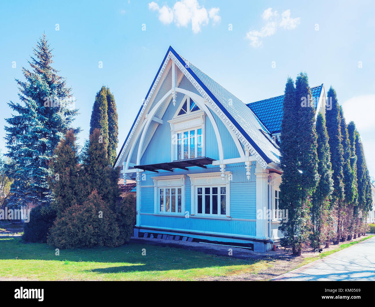 Modern cottage house with small court yard Stock Photo - Alamy