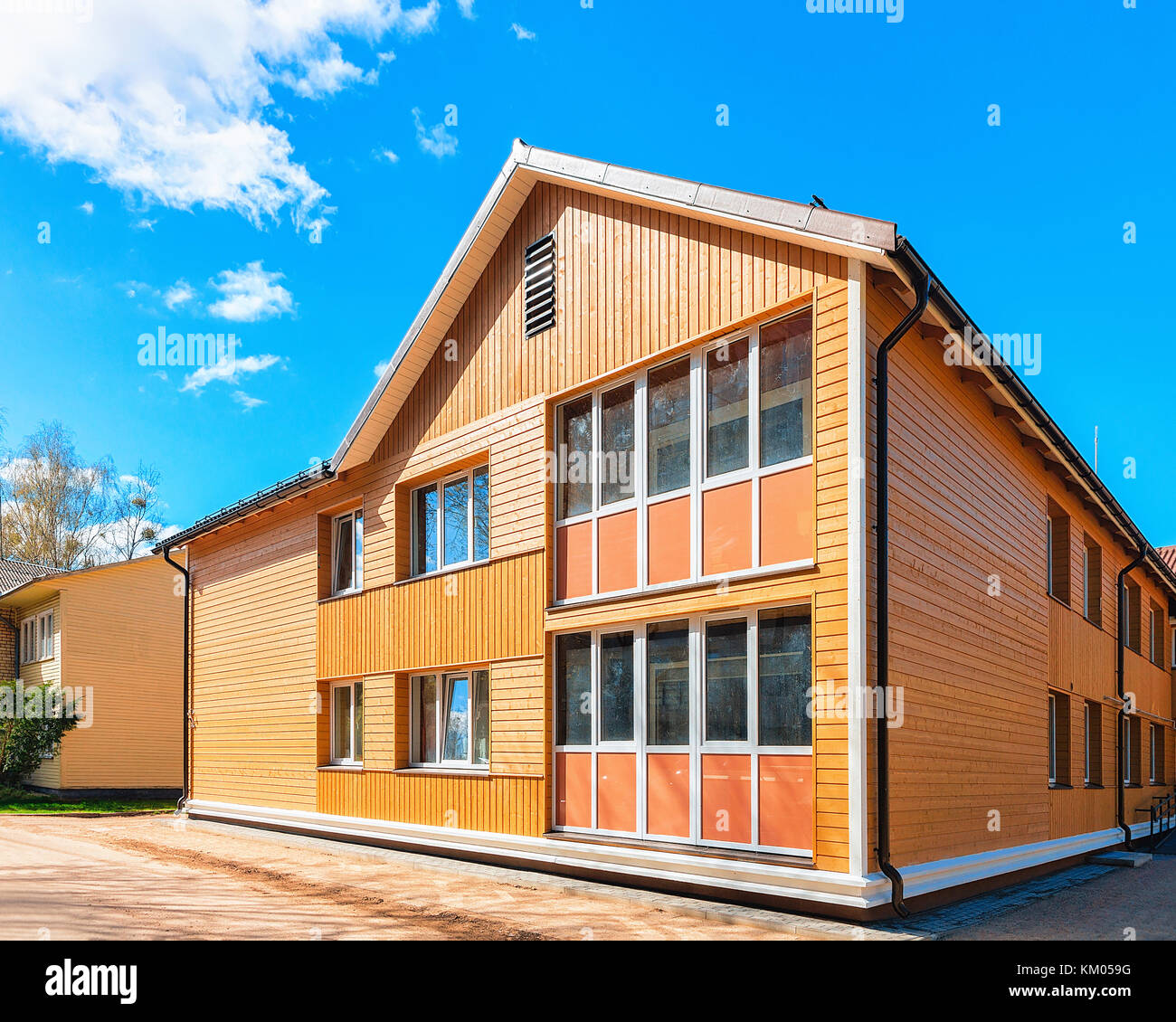 Modern wooden cottage country house Stock Photo - Alamy