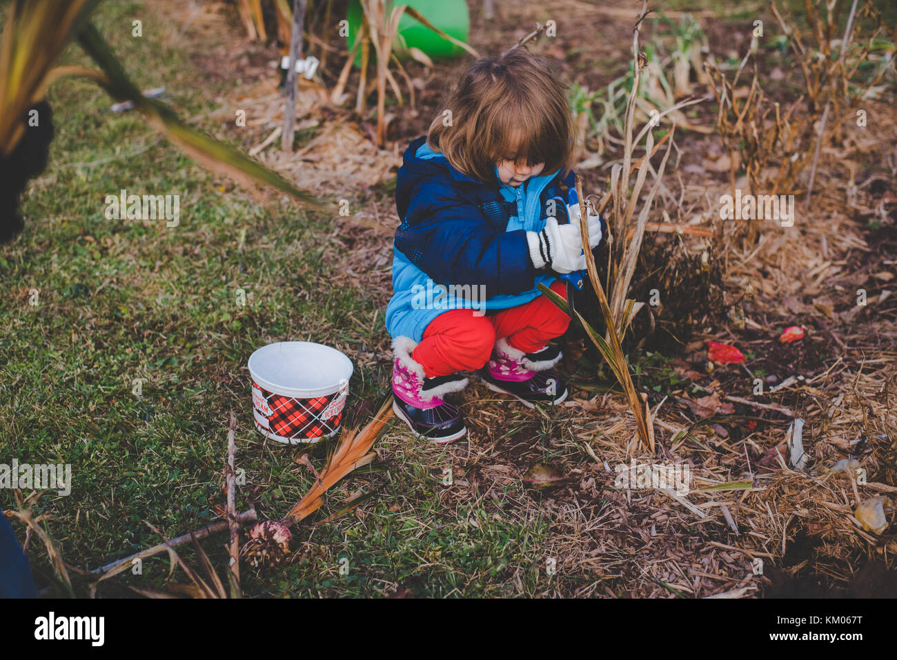 Children digging in dirt hi-res stock photography and images - Alamy