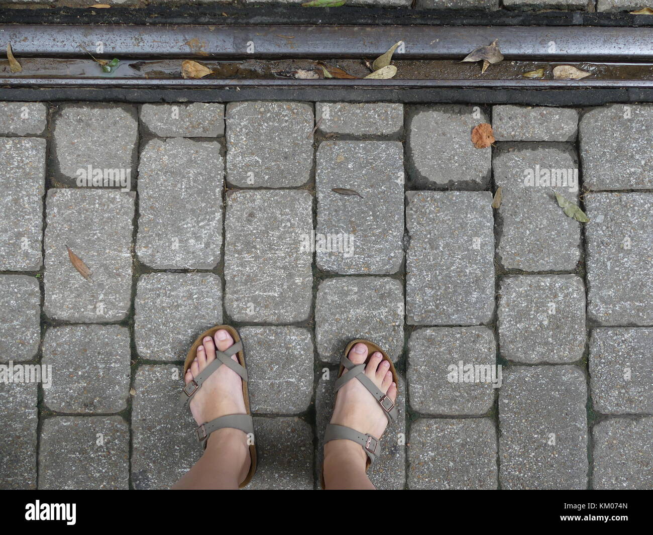 Feet on the ground hi-res stock photography and images - Alamy