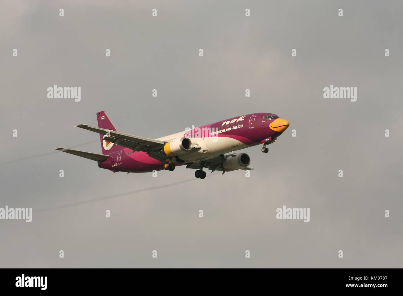 CHIANGMAI , THAILAND - CIRCA 2007: HS-TDA Boeing 737-400 of NokAir ...
