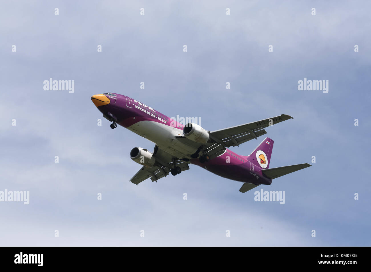 CHIANGMAI , THAILAND - CIRCA 2007: HS-TDA Boeing 737-400 of NokAir ...