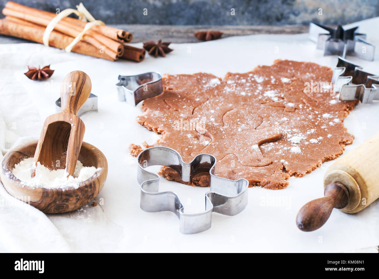 Making christmas cookies with cookie cutters and vintage rolling-pin ...
