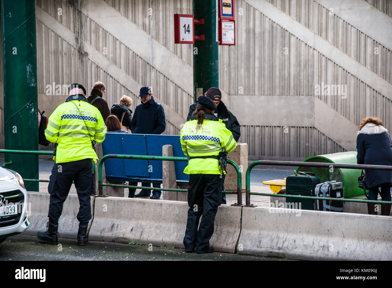 Police smoking hi-res stock photography and images - Alamy