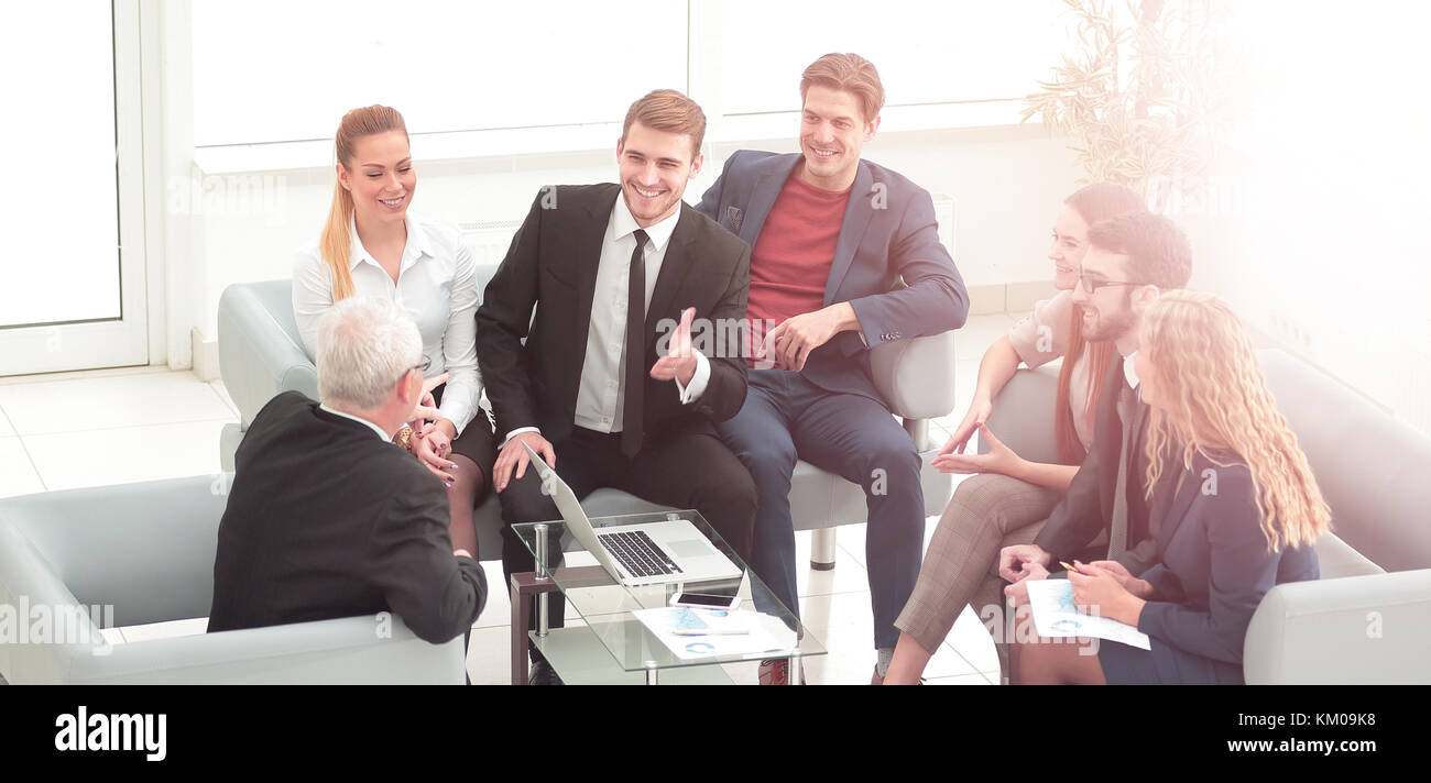 group of successful business people. Discussion the importa Stock Photo ...