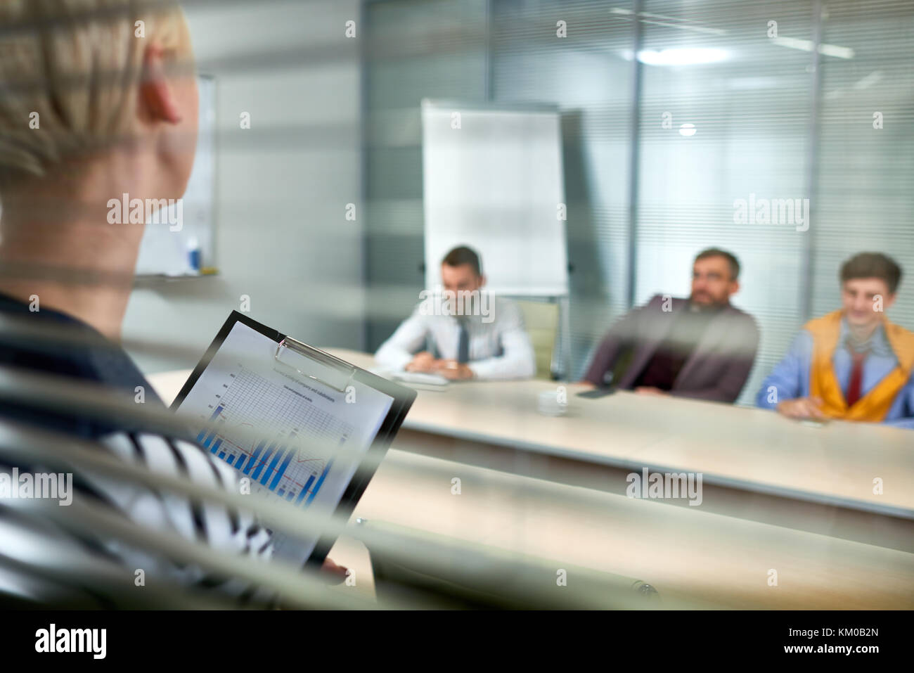 Woman presenting colleagues hi-res stock photography and images - Alamy