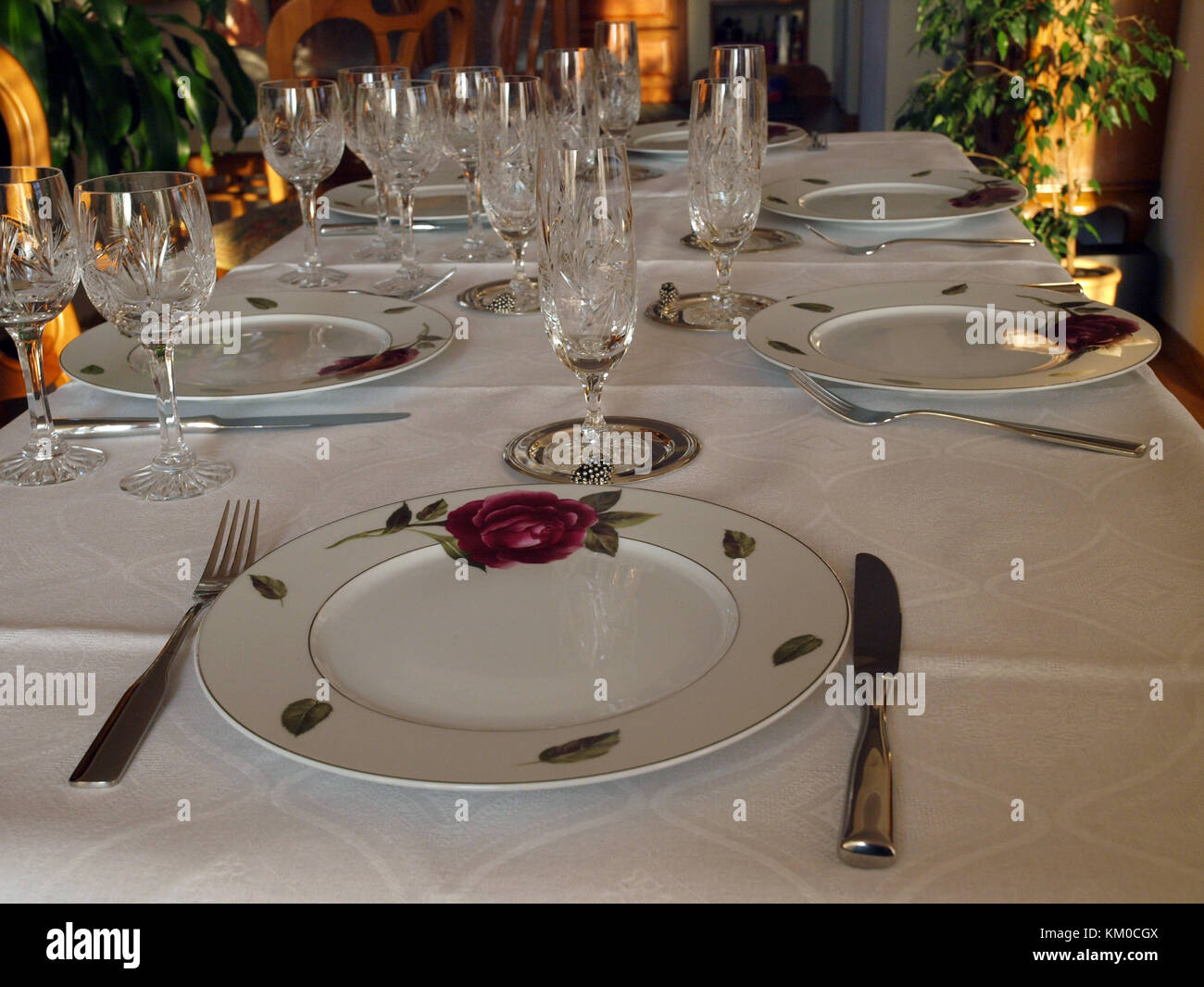 Elegantly set dining room table Stock Photo - Alamy