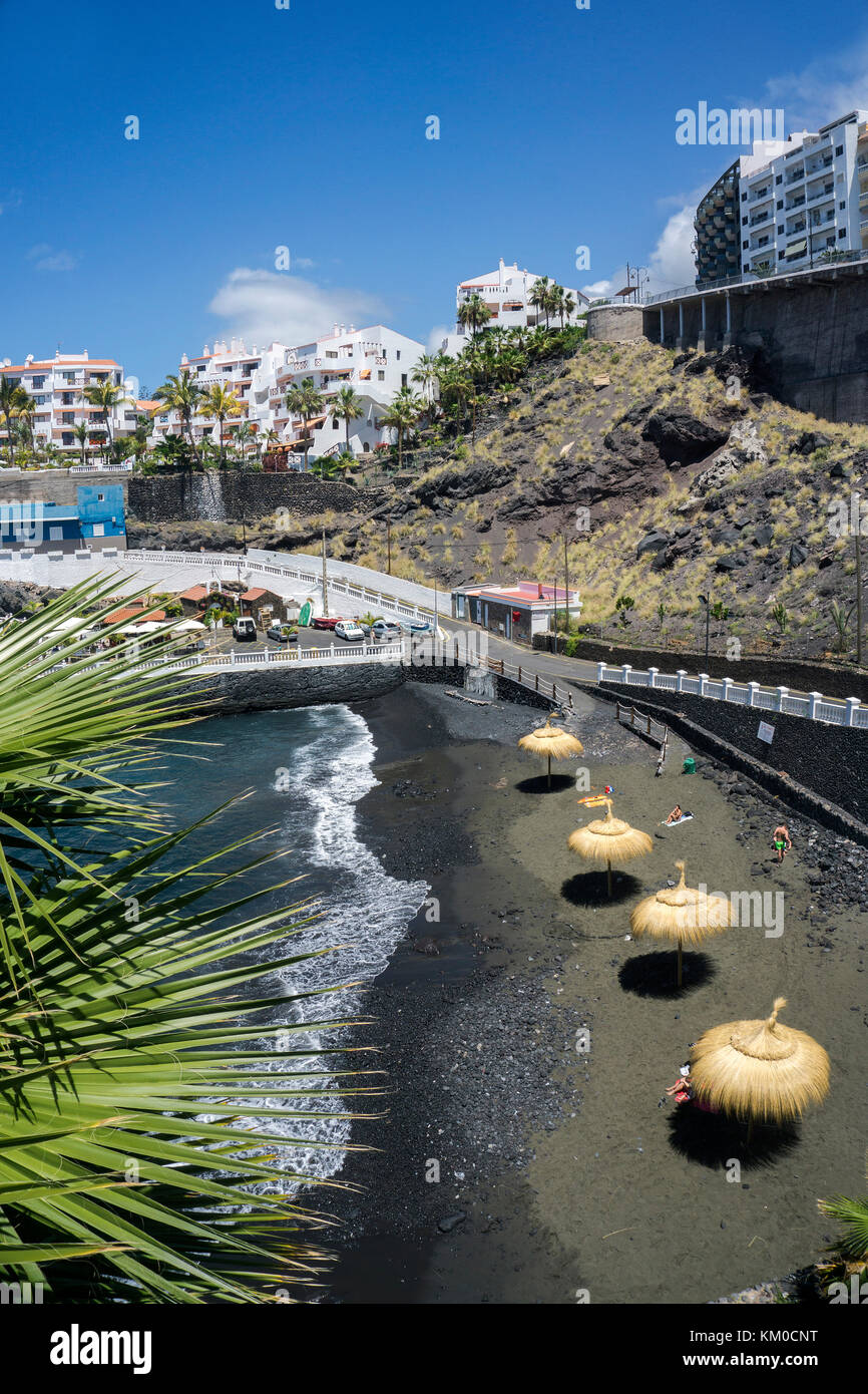 Piscina los chocos, tiny dark colour beach at village Puerto de ...