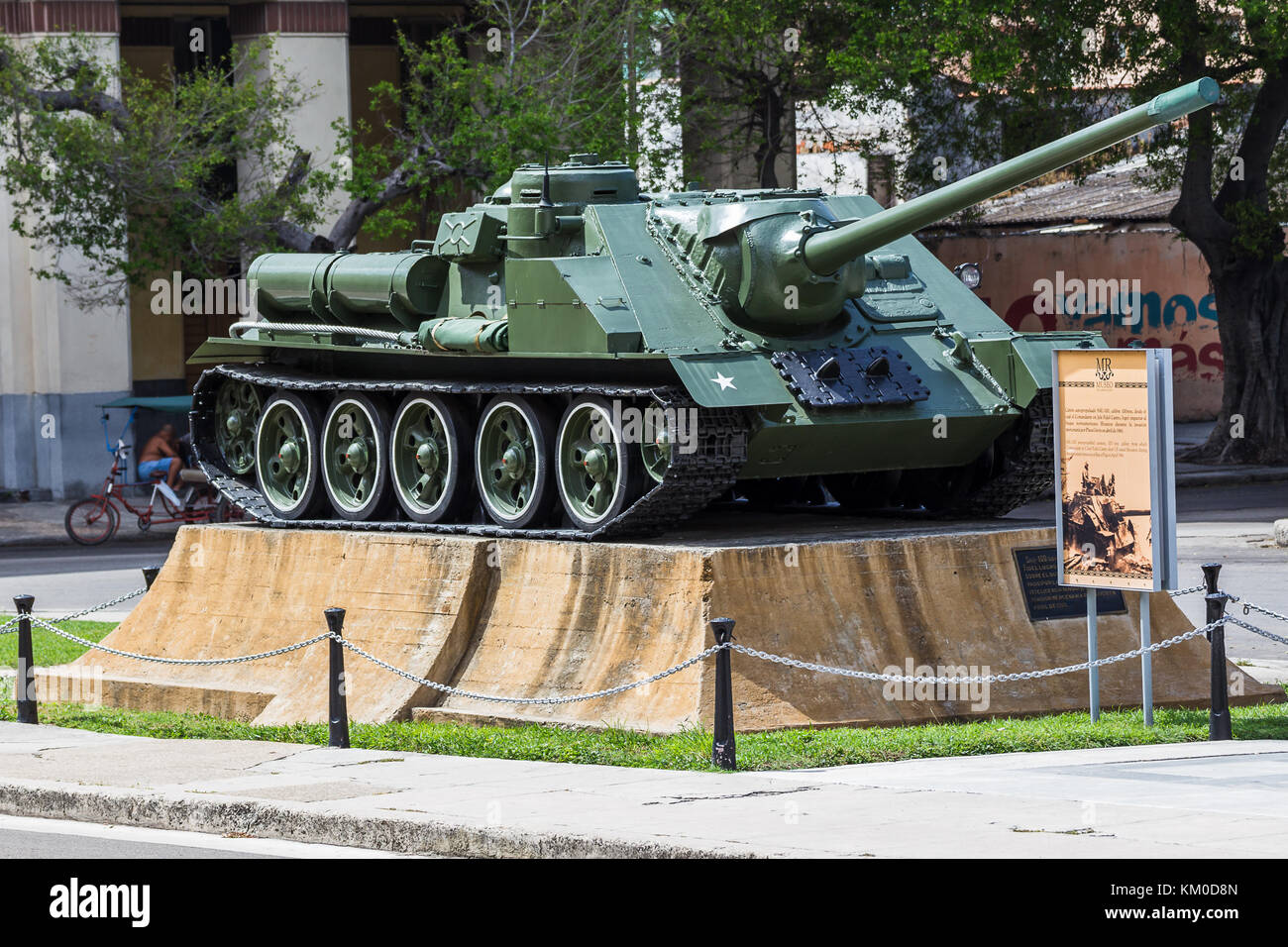 Havana cuba revolution museum tank hi-res stock photography and images ...