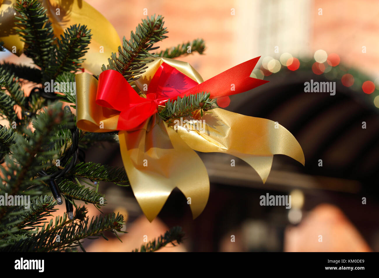 Golden loops hi-res stock photography and images - Alamy