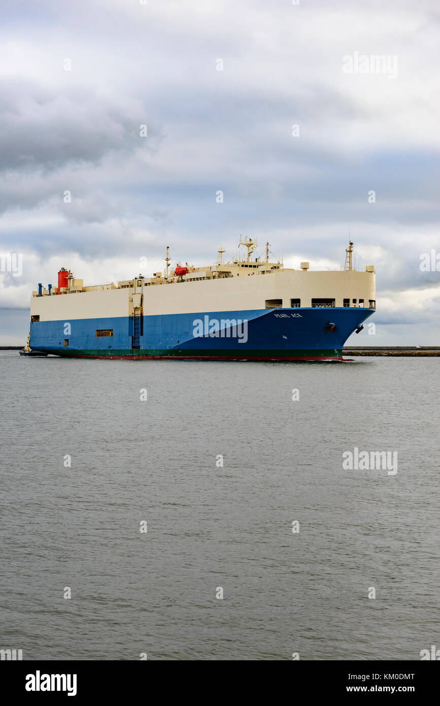 Vehicle carrier ship hi-res stock photography and images - Alamy