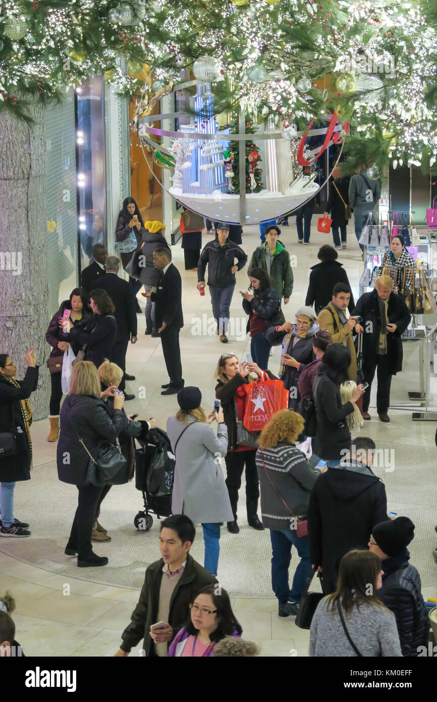 Crowds Shopping at Macy's Flagship Department Store in Herald Square ...