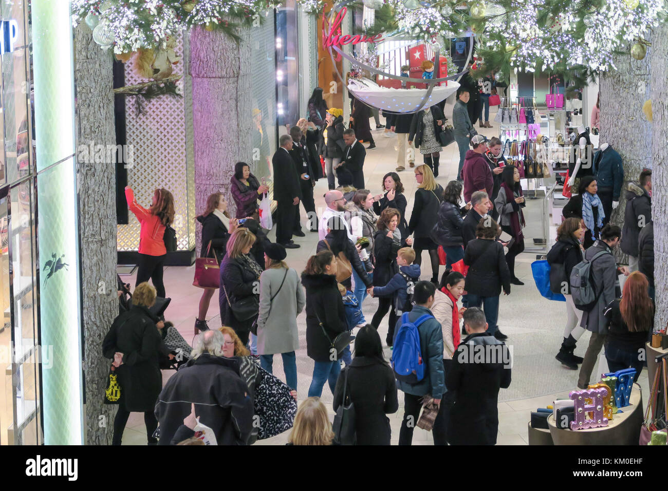 Crowds Shopping at Macy's Flagship Department Store in Herald Square ...