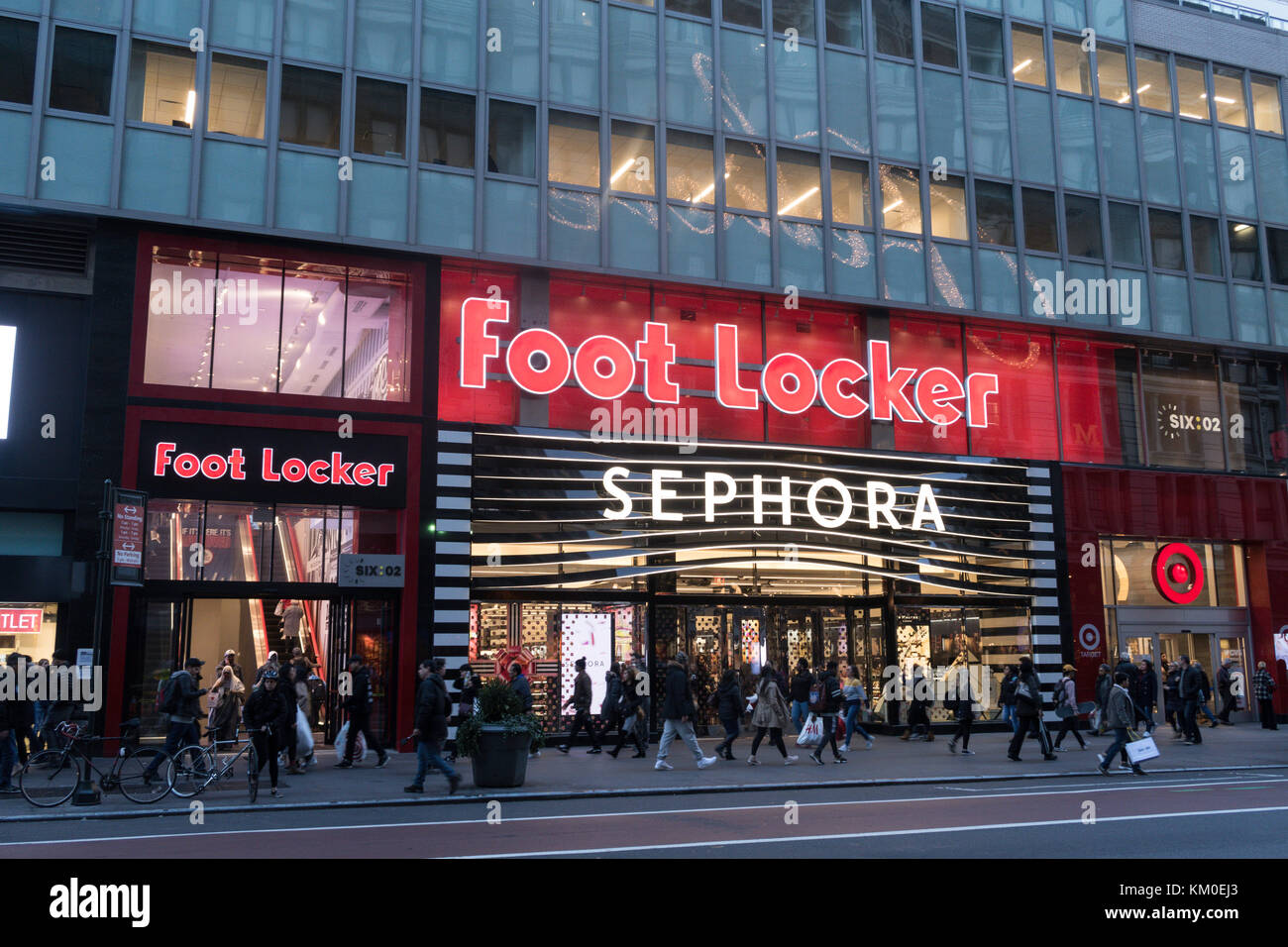 Storefront business sidewalk hi-res stock photography and images - Alamy