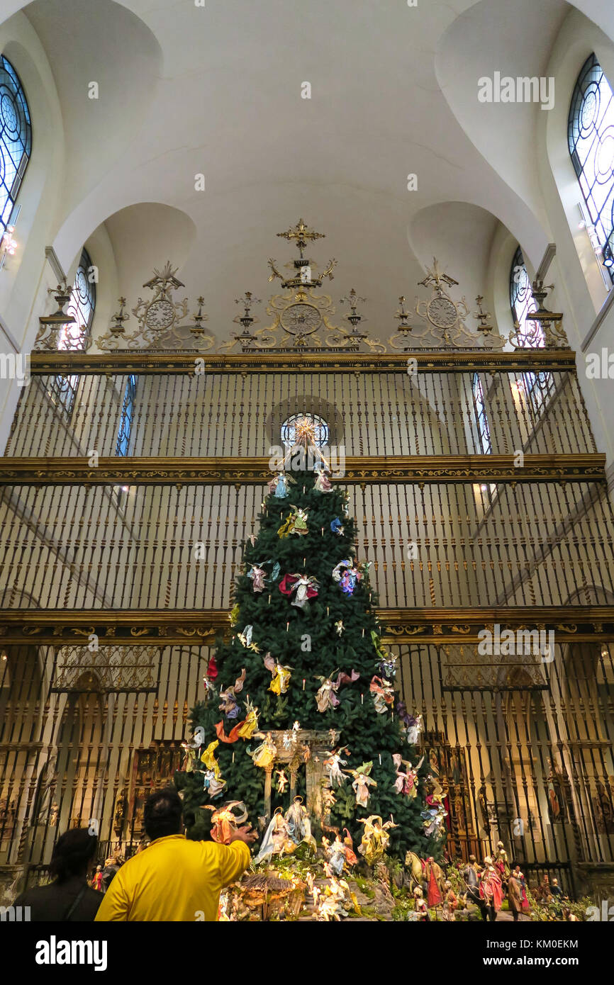 Christmas Tree in the Medieval Sculpture Hall, The Metropolitan Museum ...