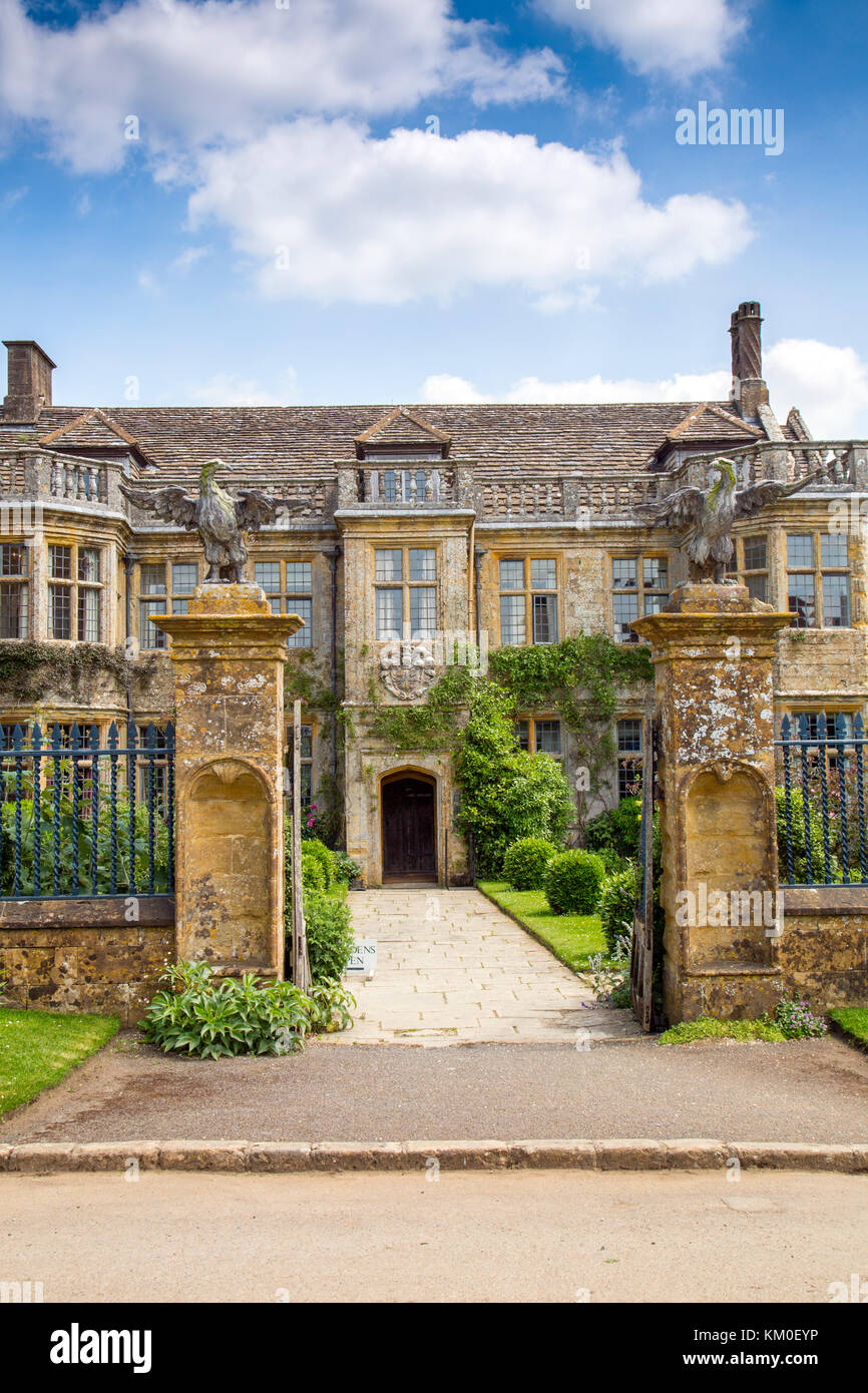 Manor house gate hi-res stock photography and images - Alamy