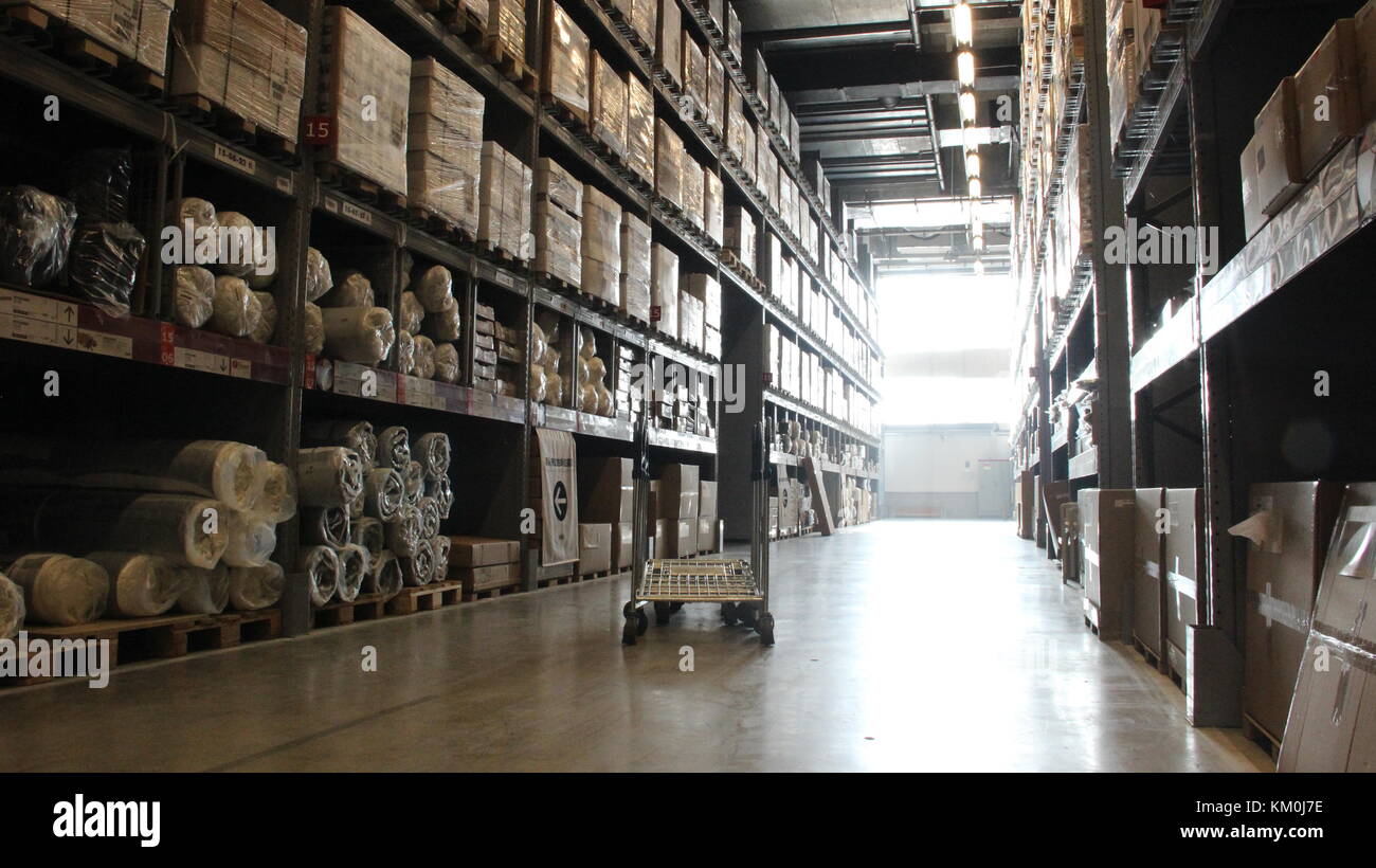 An empty aisle in a warehouse Stock Photo - Alamy