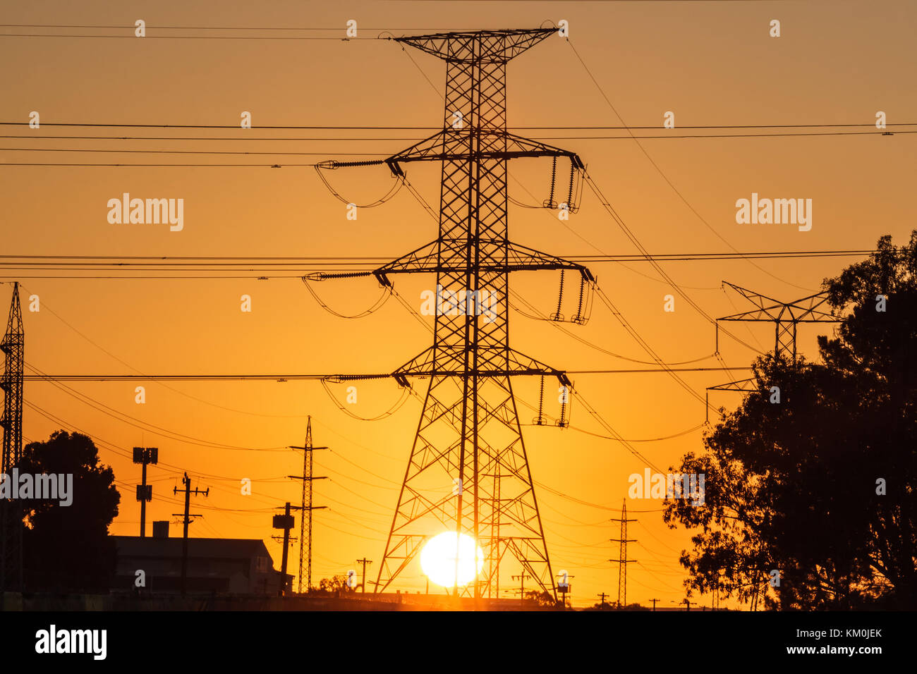 Overhead electrical transmission hi-res stock photography and images ...