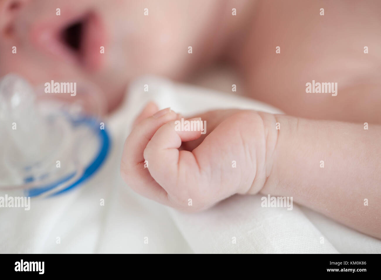 Hand the sleeping baby in the hand of mother close-up Stock Photo - Alamy