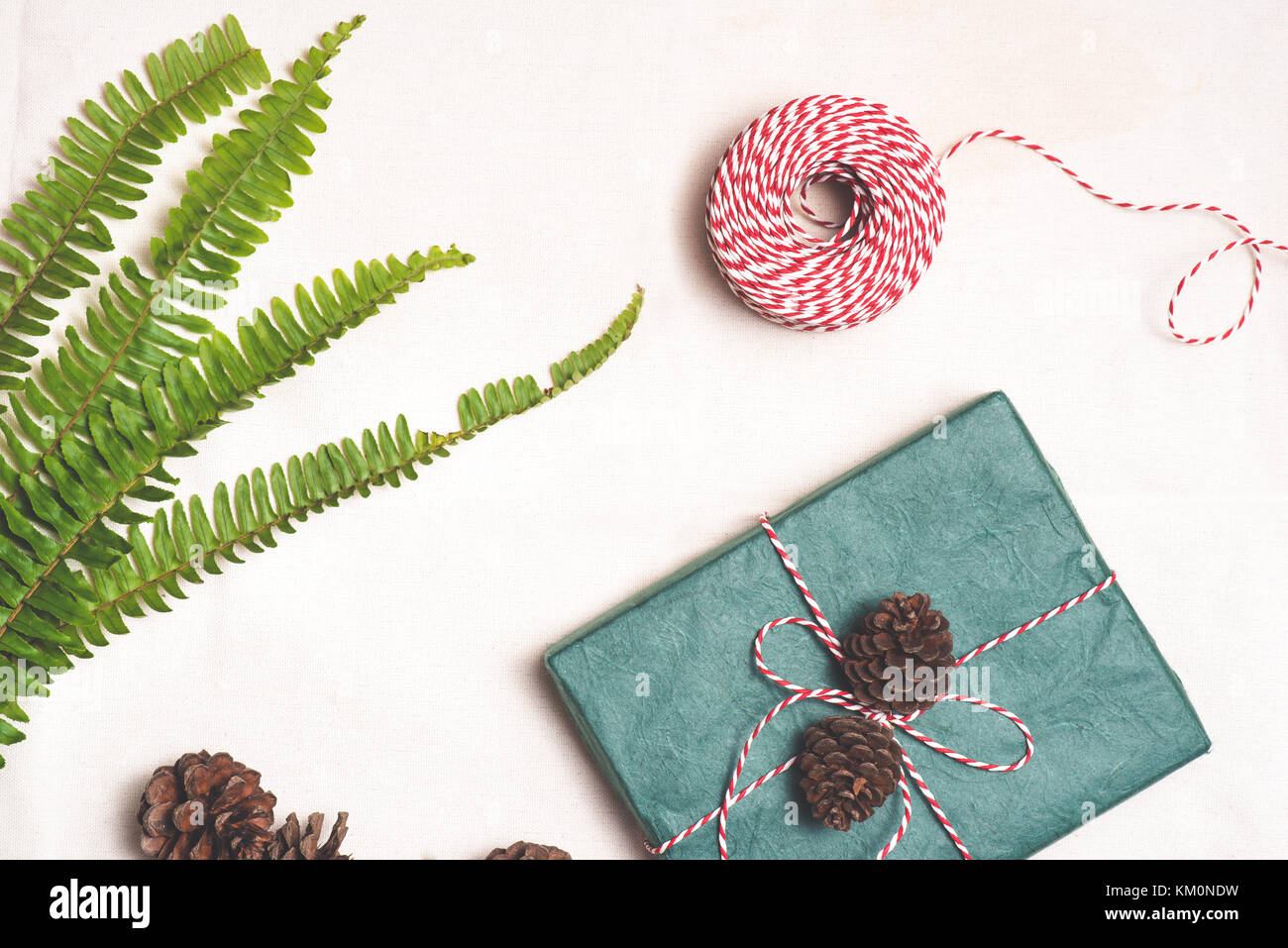 Hand wrapping presents hi-res stock photography and images - Alamy