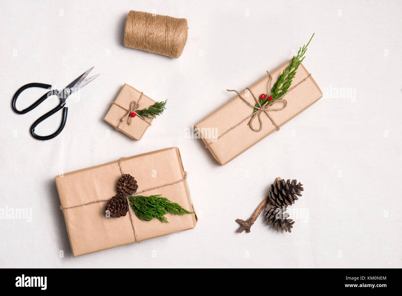 Wrapped christmas packages hi-res stock photography and images - Alamy