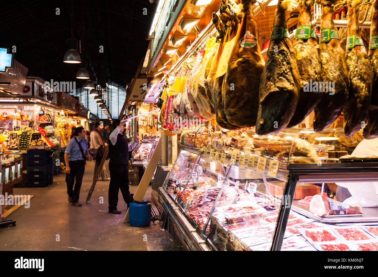 Spanish ham in fish market hi-res stock photography and images - Alamy
