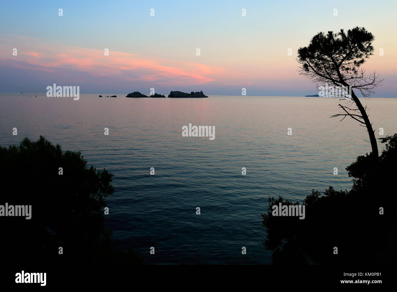 Summer sunset over Lapad Bay beach, Lapad town, Dubrovnik, Dalmatian ...