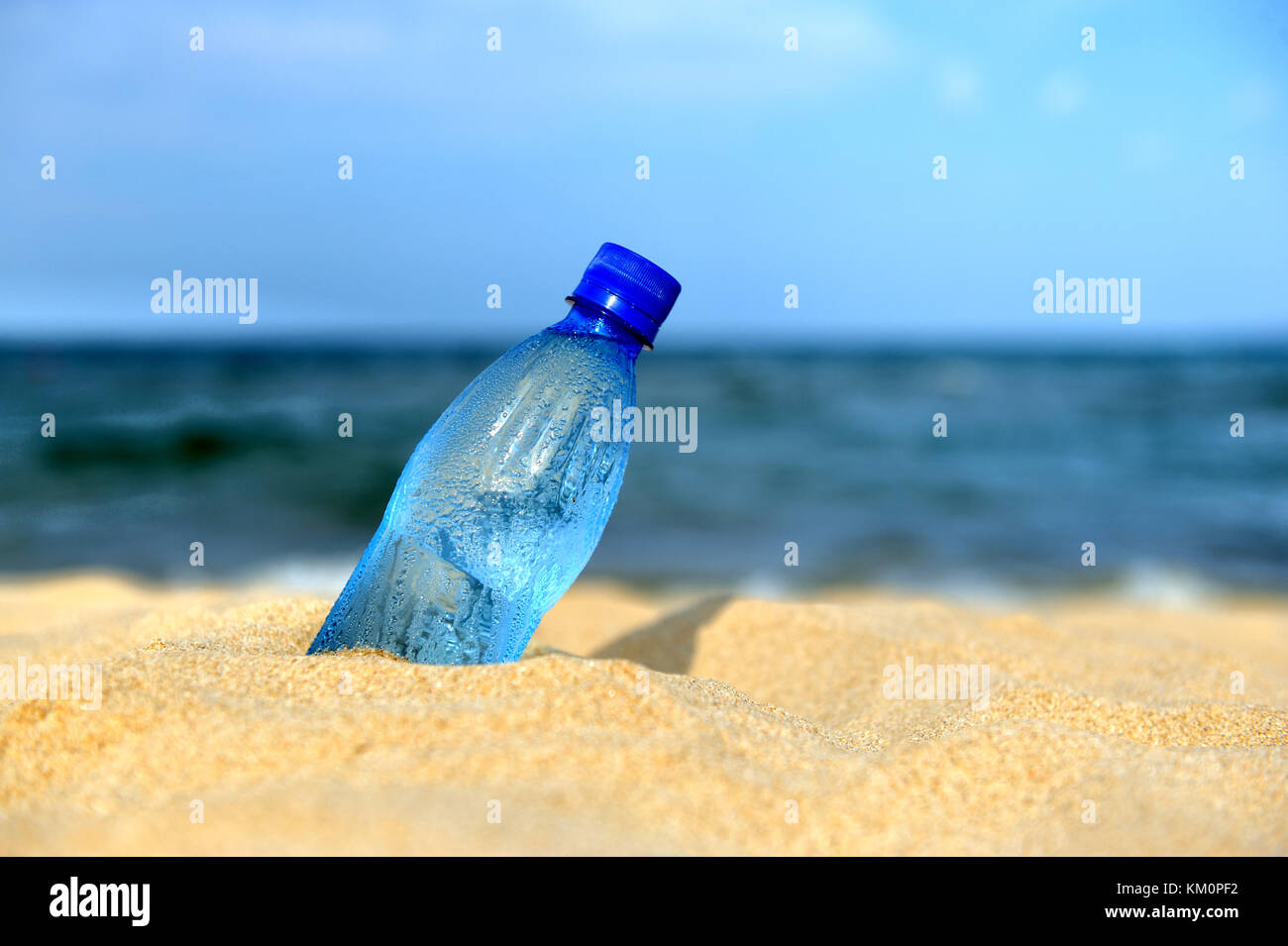 Bottle of water beach hi-res stock photography and images - Alamy