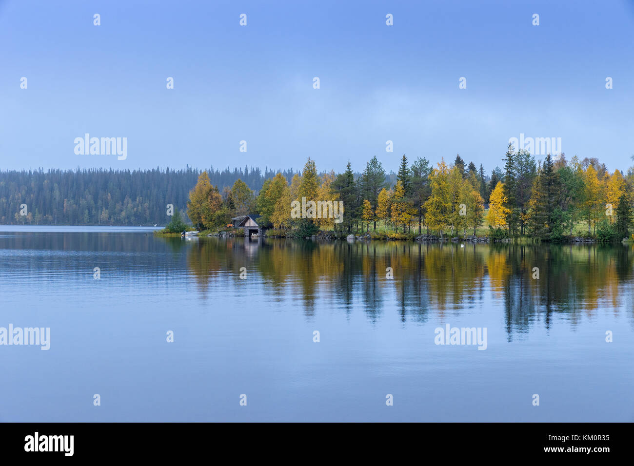 Forests and lake view in autumn. Fall colors - ruska time in Ruka ...