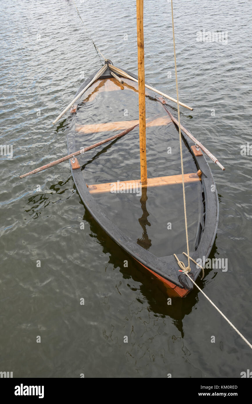 Wooden shipwreck underwater hi-res stock photography and images - Alamy