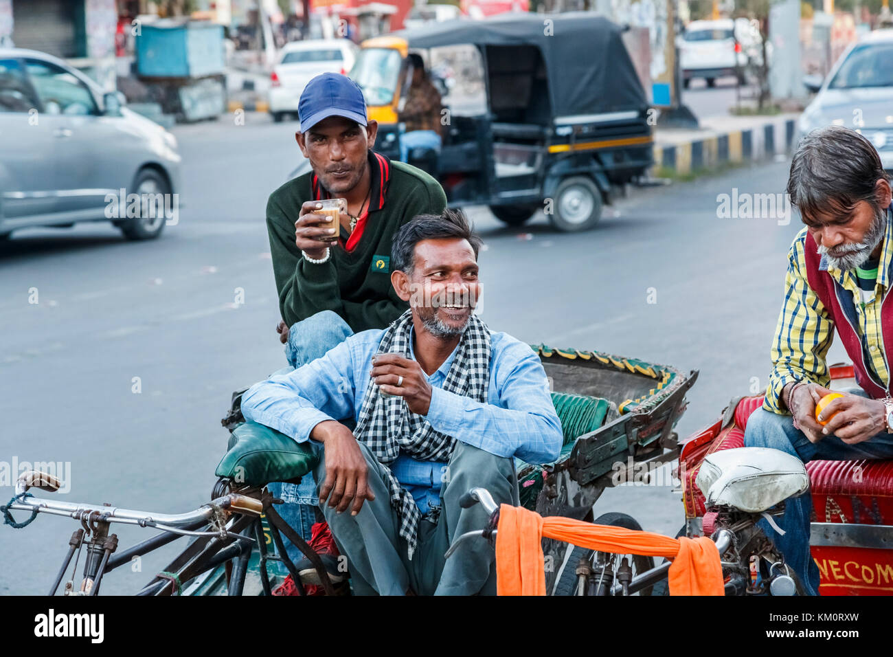 Resting rickshaw driver india hi-res stock photography and images - Alamy