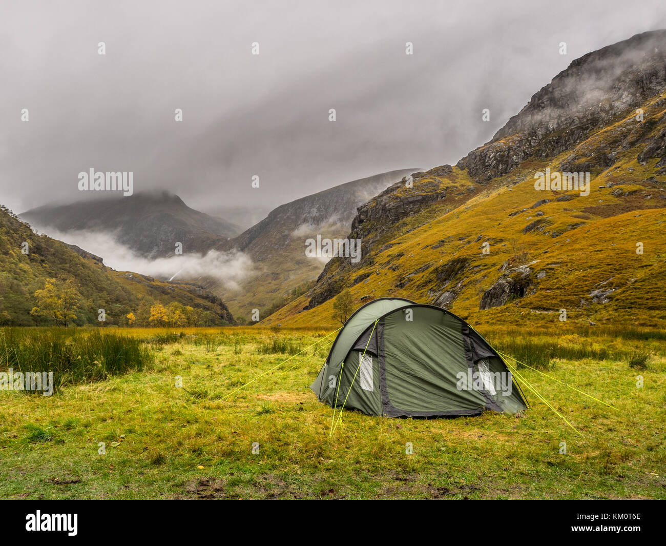 tent in the scottish highlands Stock Photo - Alamy