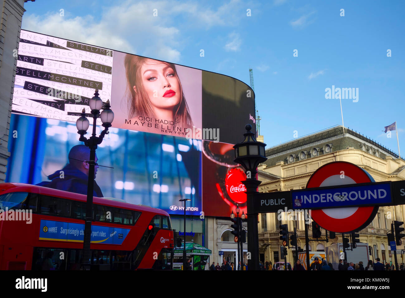 Iconic Advertising Screen Piccadilly Circus High Resolution Stock ...