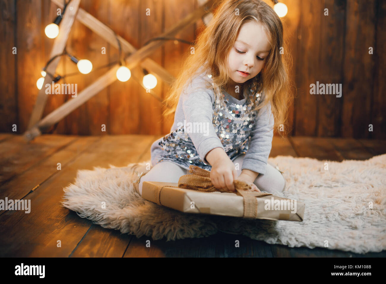 litle girl opening presents Stock Photo - Alamy
