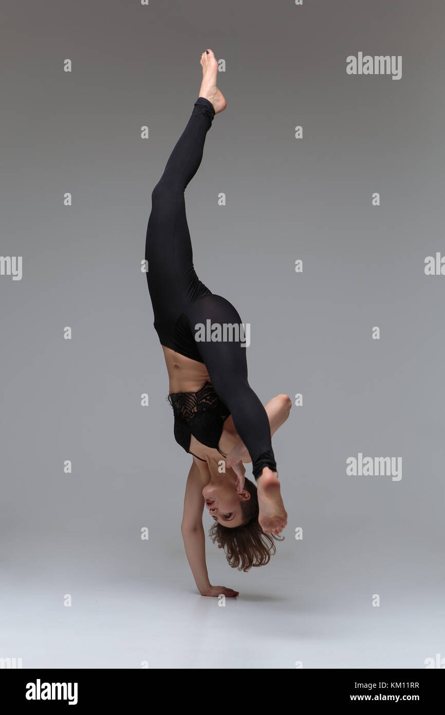 Beautiful woman dancer Stock Photo - Alamy