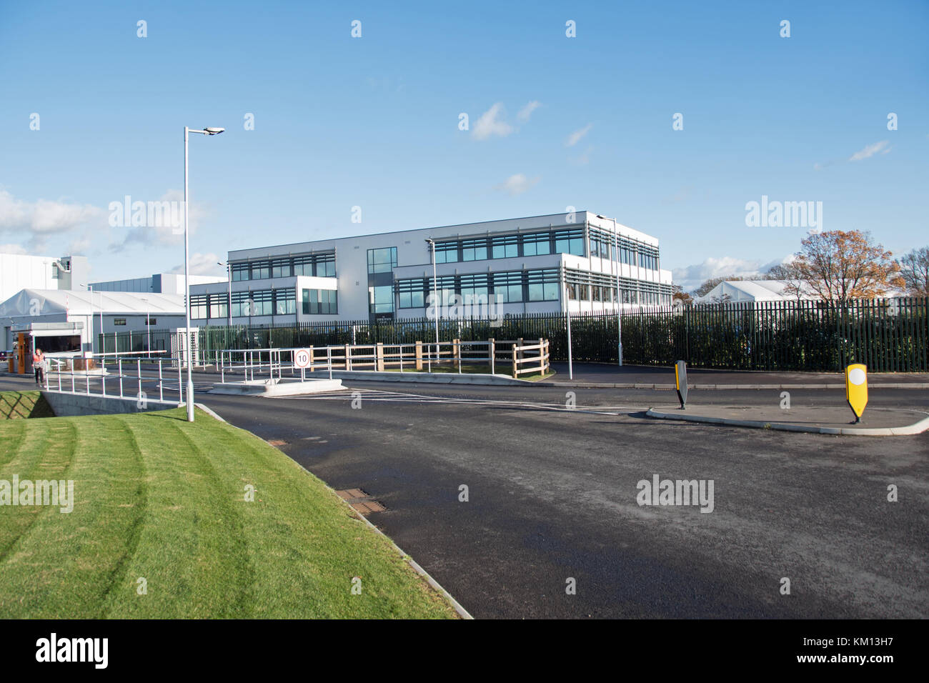 Pinewood studio stage hi-res stock photography and images - Alamy