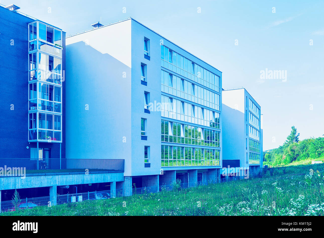 Complex of apartment buildings with outdoor facilities Stock Photo - Alamy