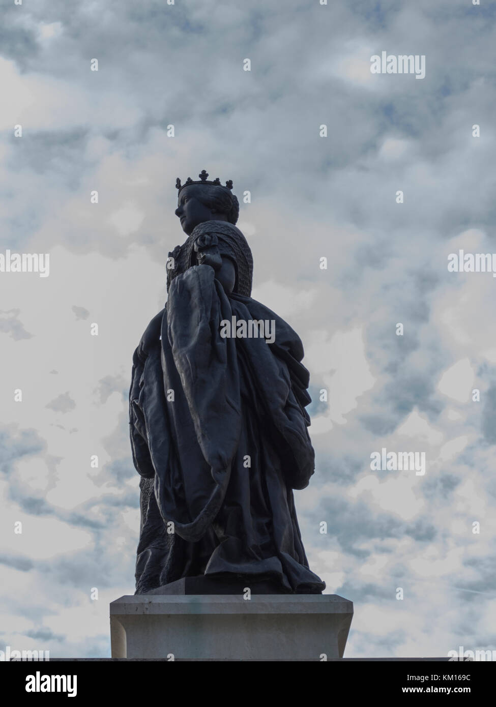 Bronze statue queen elizabeth ii hi-res stock photography and images ...