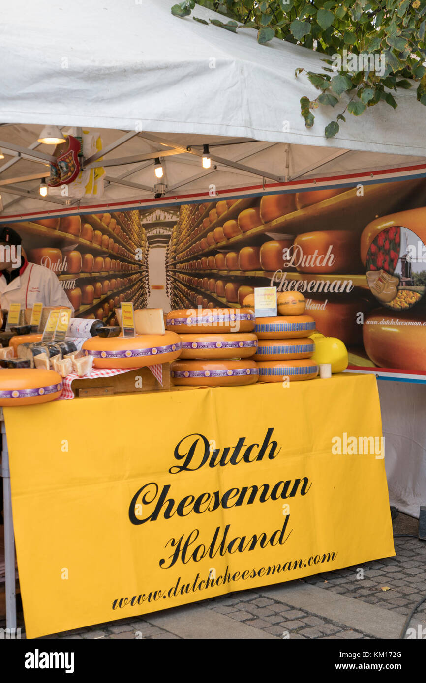 Dutch cheeseman market stall hi-res stock photography and images - Alamy