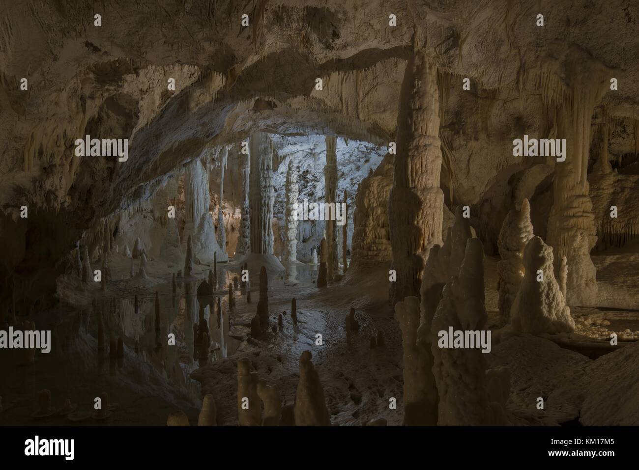 Grotte di frasassi italy hi-res stock photography and images - Alamy