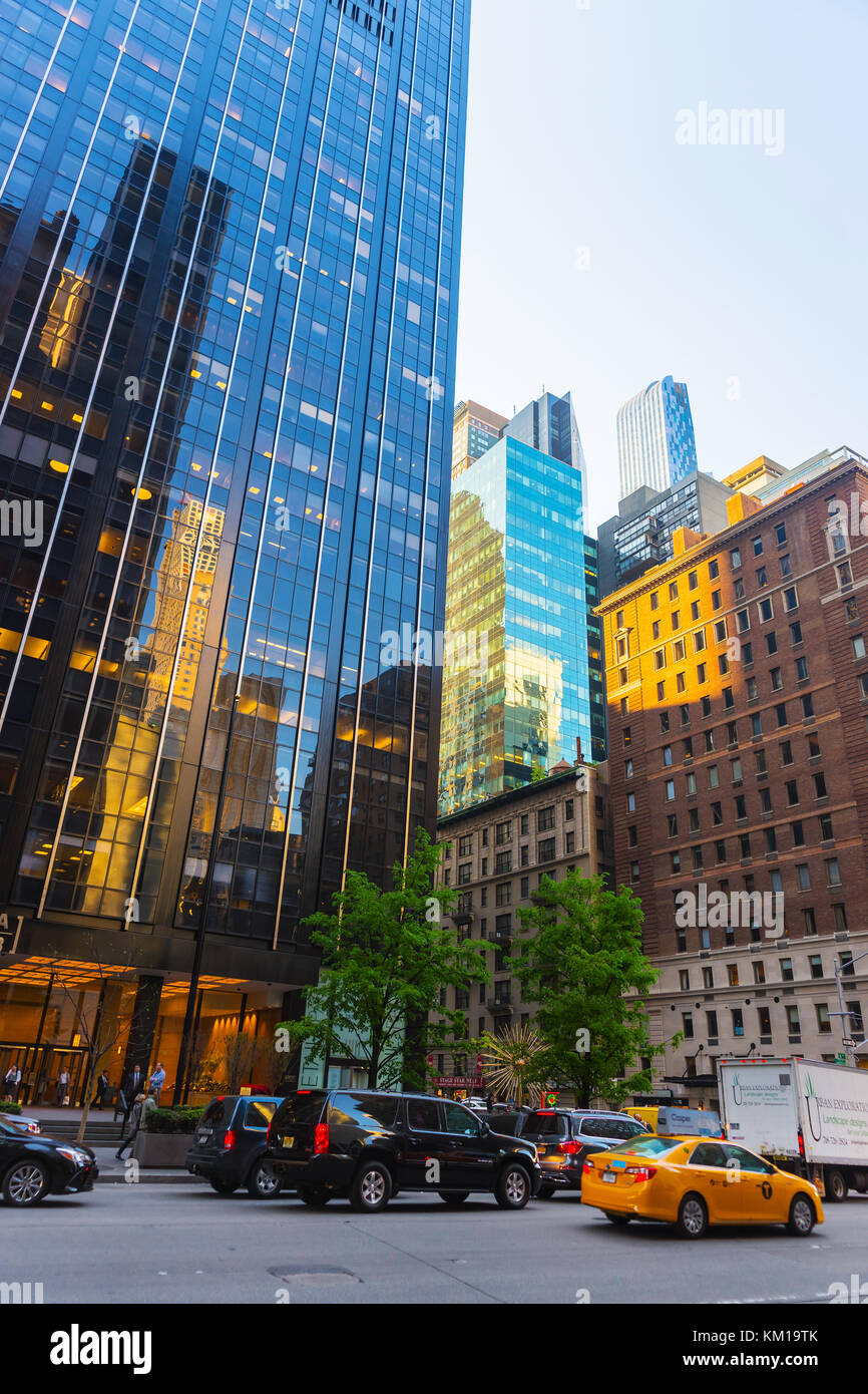 55th street building architecture hi-res stock photography and images ...
